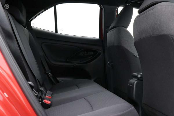 Sarkans Toyota Yaris Cross 2024 Viļņa, ar dzinēja tilpumu 1.49 L un nobraukumu 38 tūkst. km par 24900 €, foto 10 vietnē AUTOMOTO.COM.LV