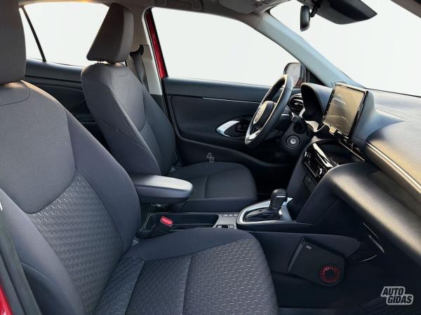 Sarkans Toyota Yaris Cross 2025 Kauņa, ar dzinēja tilpumu 0.00 L un nobraukumu 22 tūkst. km par 31184 €, foto 6 vietnē AUTOMOTO.COM.LV