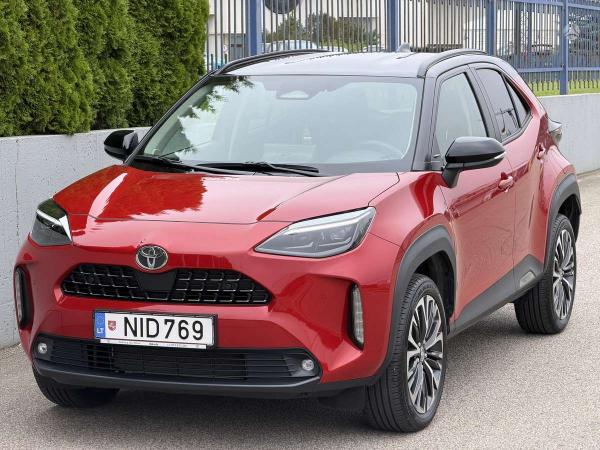 Красный Тойота Yaris Cross 2025 в Вильнюс, объемом двигателя 1.49 л и пробегом 7 тыс. км за 30500 €, фото 1 на AUTOMOTO.COM.LV