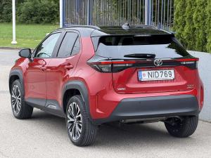 Sarkans Toyota Yaris Cross 2025 Viļņa, ar dzinēja tilpumu 1.49 L un nobraukumu 7 tūkst. km par 30500 €, foto 3 vietnē AUTOMOTO.COM.LV