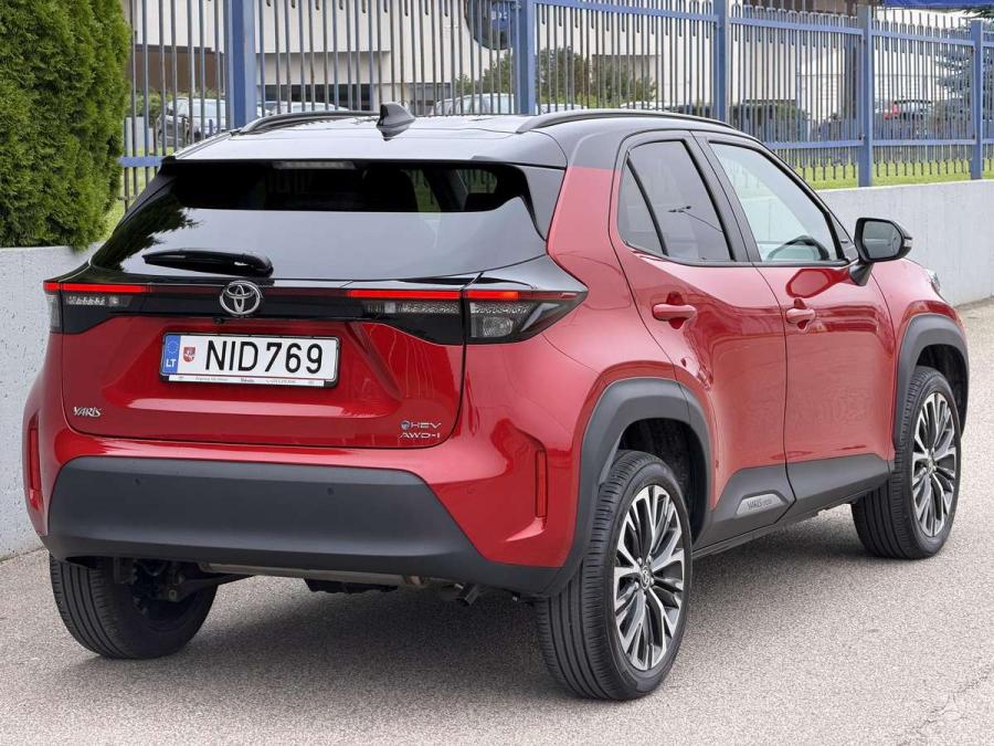Sarkans Toyota Yaris Cross 2025 Viļņa, ar dzinēja tilpumu 1.49 L un nobraukumu 7 tūkst. km par 30500 €, foto 5 vietnē AUTOMOTO.COM.LV