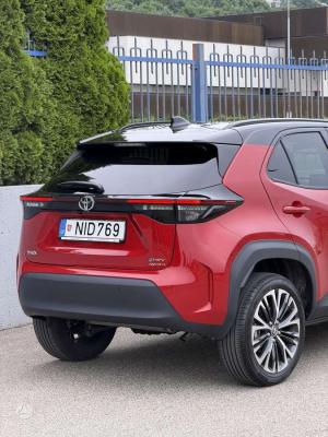 Sarkans Toyota Yaris Cross 2025 Viļņa, ar dzinēja tilpumu 1.49 L un nobraukumu 7 tūkst. km par 30500 €, foto 7 vietnē AUTOMOTO.COM.LV