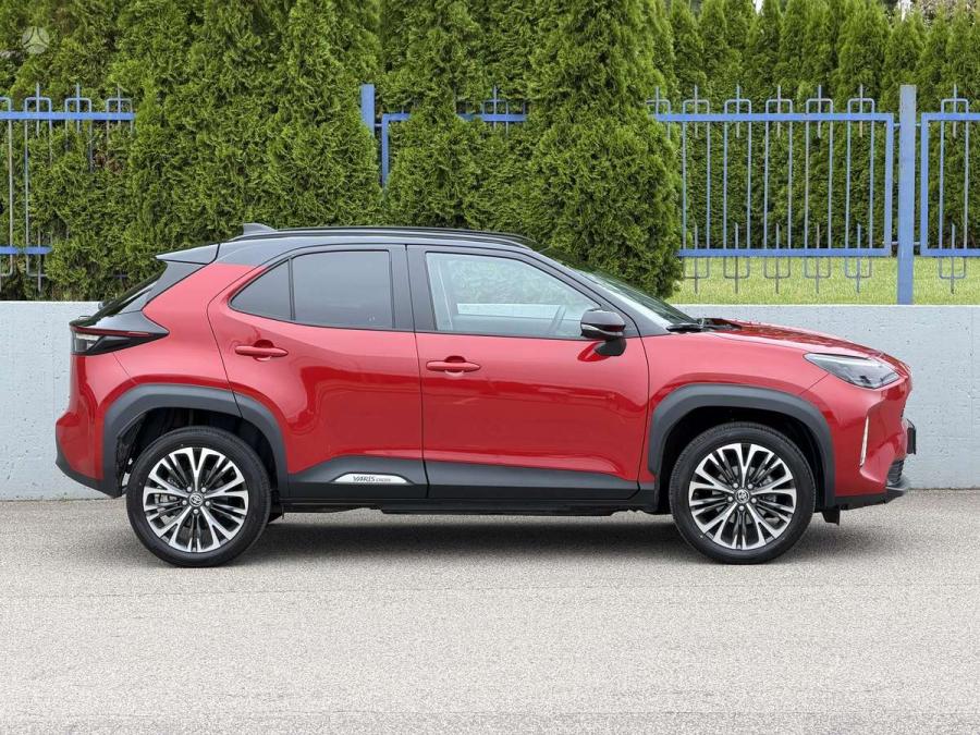 Sarkans Toyota Yaris Cross 2025 Viļņa, ar dzinēja tilpumu 1.49 L un nobraukumu 7 tūkst. km par 30500 €, foto 10 vietnē AUTOMOTO.COM.LV