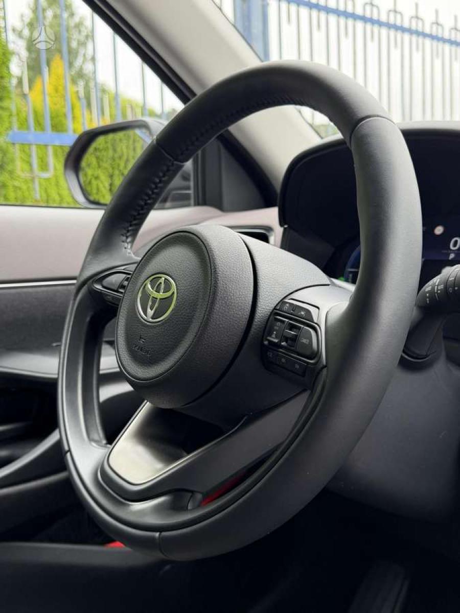 Sarkans Toyota Yaris Cross 2025 Viļņa, ar dzinēja tilpumu 1.49 L un nobraukumu 7 tūkst. km par 30500 €, foto 15 vietnē AUTOMOTO.COM.LV