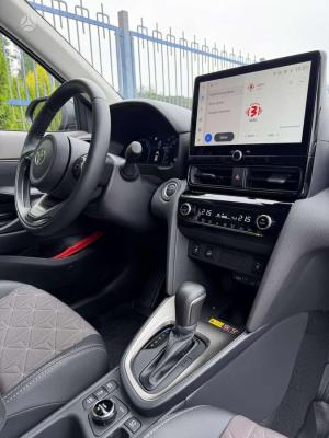 Sarkans Toyota Yaris Cross 2025 Viļņa, ar dzinēja tilpumu 1.49 L un nobraukumu 7 tūkst. km par 30500 €, foto 16 vietnē AUTOMOTO.COM.LV