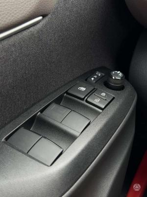 Sarkans Toyota Yaris Cross 2025 Viļņa, ar dzinēja tilpumu 1.49 L un nobraukumu 7 tūkst. km par 30500 €, foto 19 vietnē AUTOMOTO.COM.LV