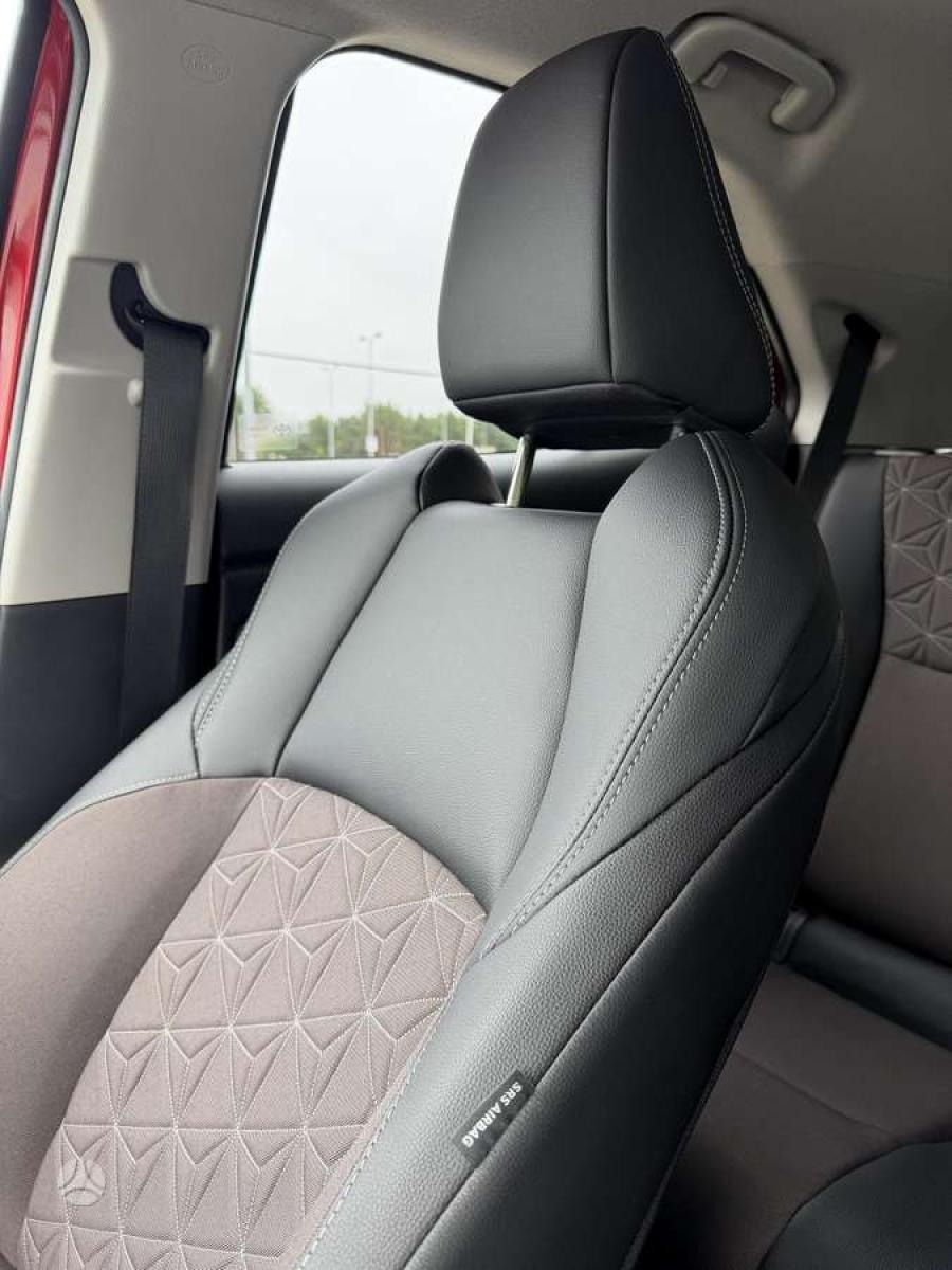 Sarkans Toyota Yaris Cross 2025 Viļņa, ar dzinēja tilpumu 1.49 L un nobraukumu 7 tūkst. km par 30500 €, foto 26 vietnē AUTOMOTO.COM.LV