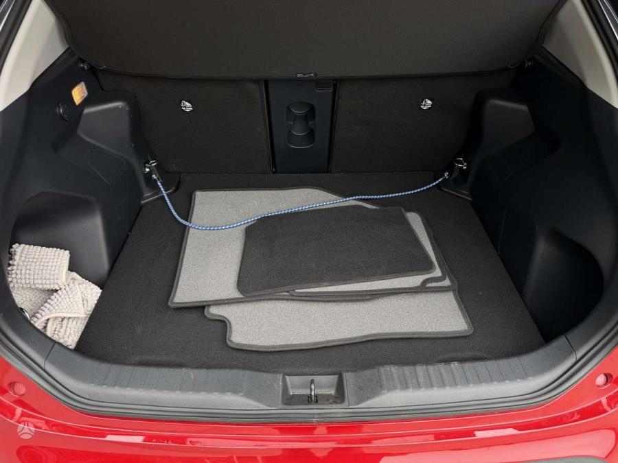 Sarkans Toyota Yaris Cross 2025 Viļņa, ar dzinēja tilpumu 1.49 L un nobraukumu 7 tūkst. km par 30500 €, foto 28 vietnē AUTOMOTO.COM.LV