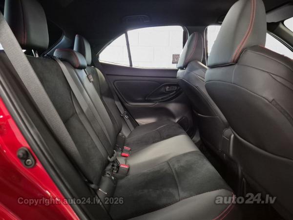 Красный Тойота Yaris Cross 2026 в Таллин, объемом двигателя 1.50 л и пробегом 3 тыс. км за 33290 €, фото 7 на AUTOMOTO.COM.LV