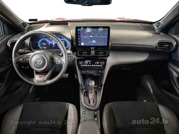 Красный Тойота Yaris Cross 2026 в Таллин, объемом двигателя 1.50 л и пробегом 3 тыс. км за 33290 €, фото 8 на AUTOMOTO.COM.LV