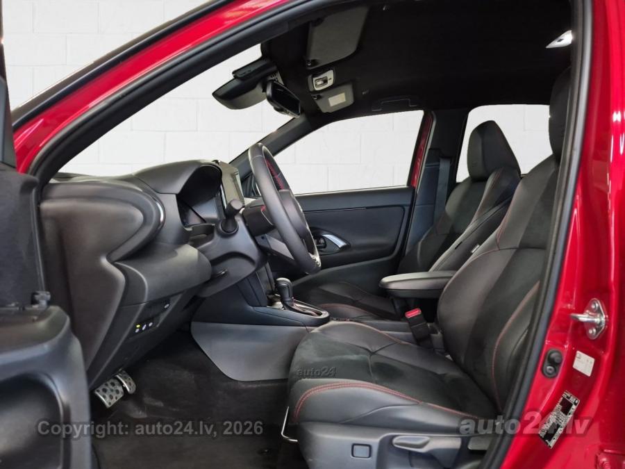 Красный Тойота Yaris Cross 2026 в Таллин, объемом двигателя 1.50 л и пробегом 3 тыс. км за 33290 €, фото 12 на AUTOMOTO.COM.LV