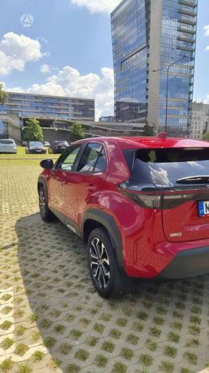 Sarkans Toyota Yaris Cross 2022 Viļņa, ar dzinēja tilpumu 1.49 L un nobraukumu 60 tūkst. km par 20000 €, foto 6 vietnē AUTOMOTO.COM.LV
