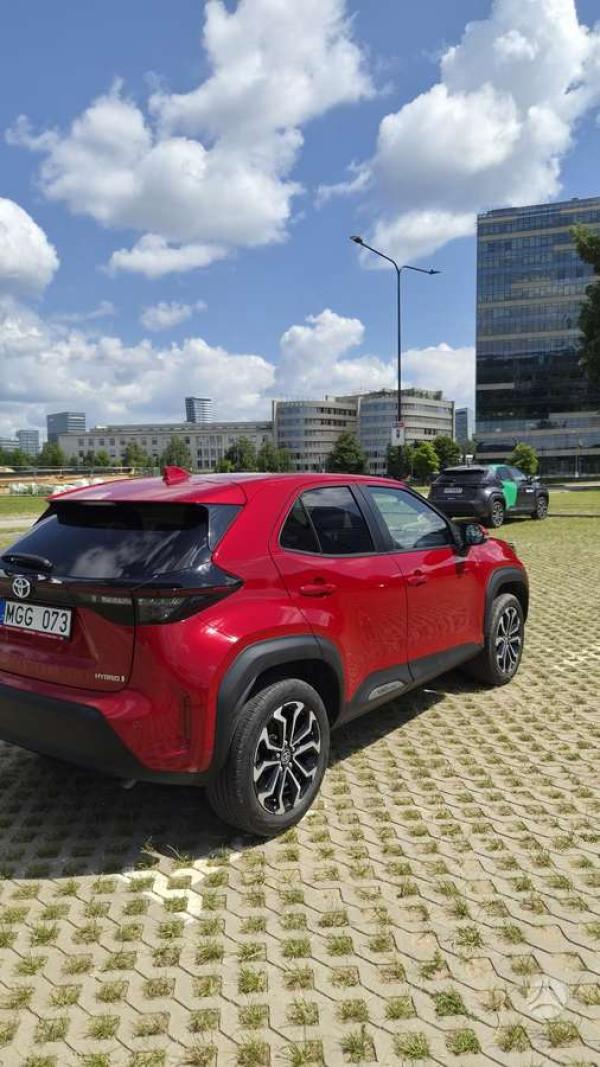 Sarkans Toyota Yaris Cross 2022 Viļņa, ar dzinēja tilpumu 1.49 L un nobraukumu 60 tūkst. km par 20000 €, foto 7 vietnē AUTOMOTO.COM.LV