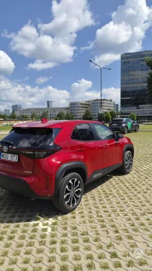 Sarkans Toyota Yaris Cross 2022 Viļņa, ar dzinēja tilpumu 1.49 L un nobraukumu 60 tūkst. km par 20000 €, foto 8 vietnē AUTOMOTO.COM.LV