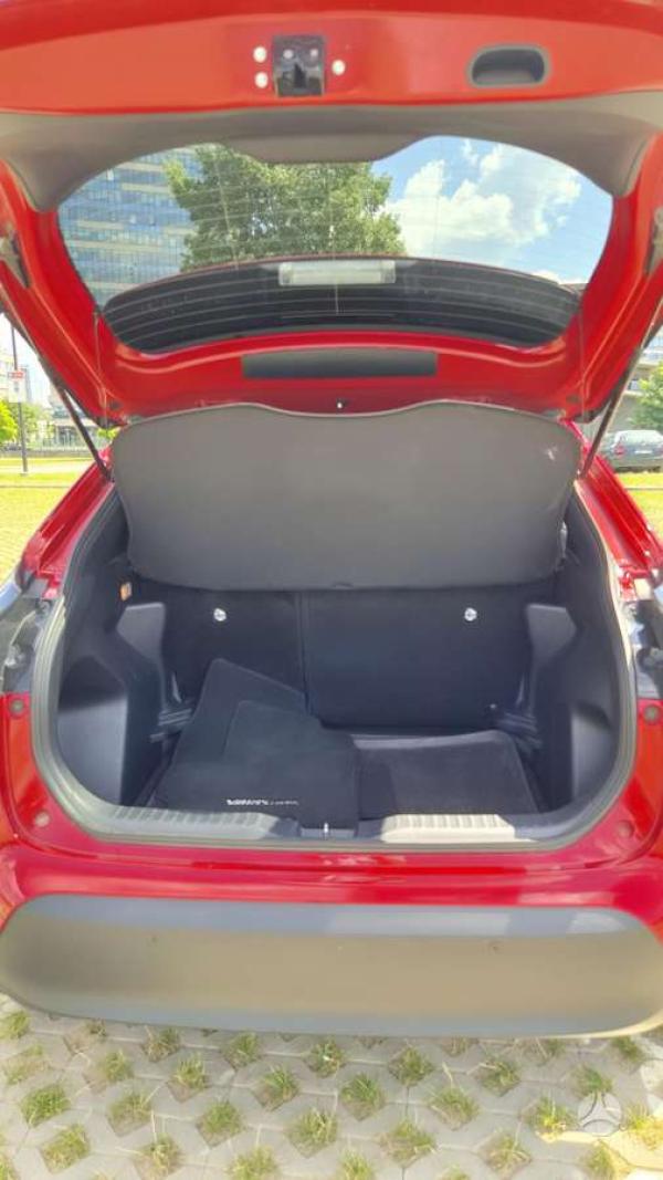 Sarkans Toyota Yaris Cross 2022 Viļņa, ar dzinēja tilpumu 1.49 L un nobraukumu 60 tūkst. km par 20000 €, foto 8 vietnē AUTOMOTO.COM.LV
