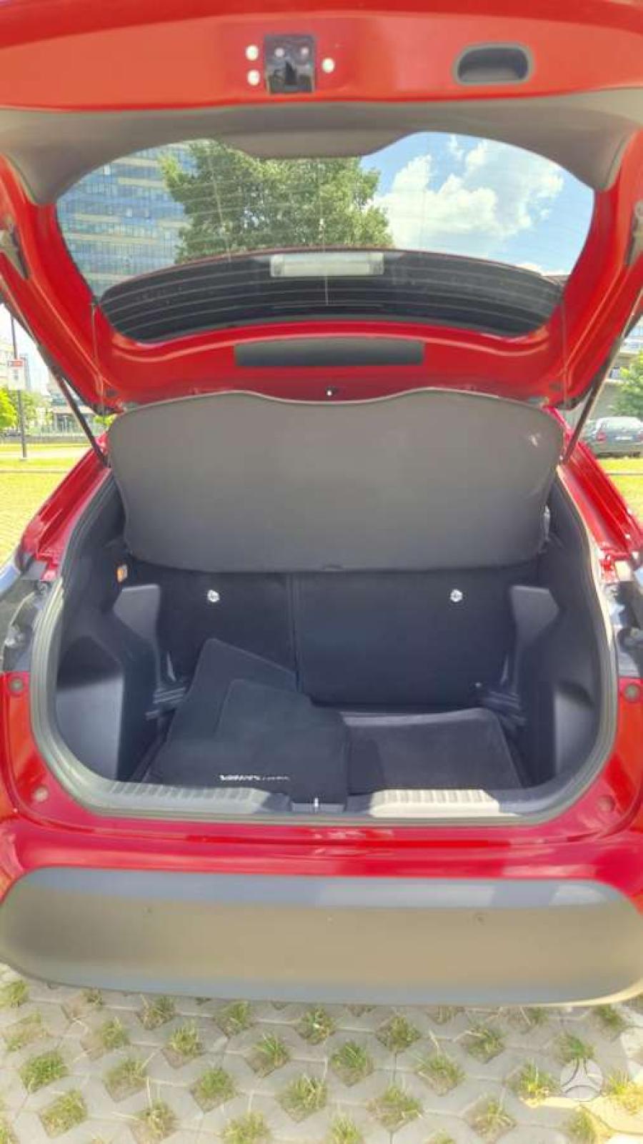 Sarkans Toyota Yaris Cross 2022 Viļņa, ar dzinēja tilpumu 1.49 L un nobraukumu 60 tūkst. km par 20000 €, foto 9 vietnē AUTOMOTO.COM.LV