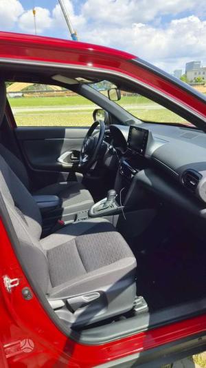 Sarkans Toyota Yaris Cross 2022 Viļņa, ar dzinēja tilpumu 1.49 L un nobraukumu 60 tūkst. km par 20000 €, foto 12 vietnē AUTOMOTO.COM.LV