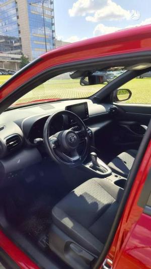 Sarkans Toyota Yaris Cross 2022 Viļņa, ar dzinēja tilpumu 1.49 L un nobraukumu 60 tūkst. km par 20000 €, foto 13 vietnē AUTOMOTO.COM.LV