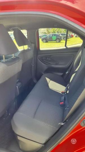 Sarkans Toyota Yaris Cross 2022 Viļņa, ar dzinēja tilpumu 1.49 L un nobraukumu 60 tūkst. km par 20000 €, foto 14 vietnē AUTOMOTO.COM.LV