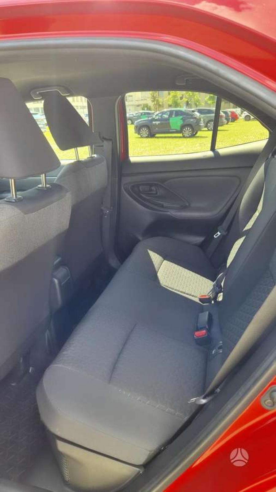 Sarkans Toyota Yaris Cross 2022 Viļņa, ar dzinēja tilpumu 1.49 L un nobraukumu 60 tūkst. km par 20000 €, foto 14 vietnē AUTOMOTO.COM.LV