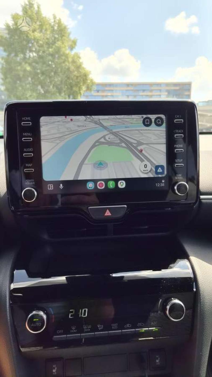 Sarkans Toyota Yaris Cross 2022 Viļņa, ar dzinēja tilpumu 1.49 L un nobraukumu 60 tūkst. km par 20000 €, foto 16 vietnē AUTOMOTO.COM.LV