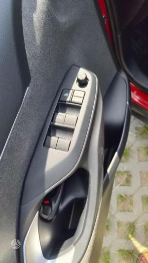 Sarkans Toyota Yaris Cross 2022 Viļņa, ar dzinēja tilpumu 1.49 L un nobraukumu 60 tūkst. km par 20000 €, foto 23 vietnē AUTOMOTO.COM.LV