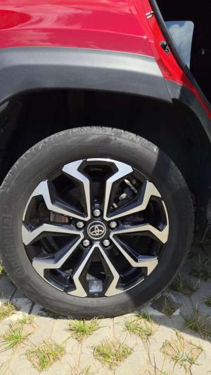 Sarkans Toyota Yaris Cross 2022 Viļņa, ar dzinēja tilpumu 1.49 L un nobraukumu 60 tūkst. km par 20000 €, foto 24 vietnē AUTOMOTO.COM.LV