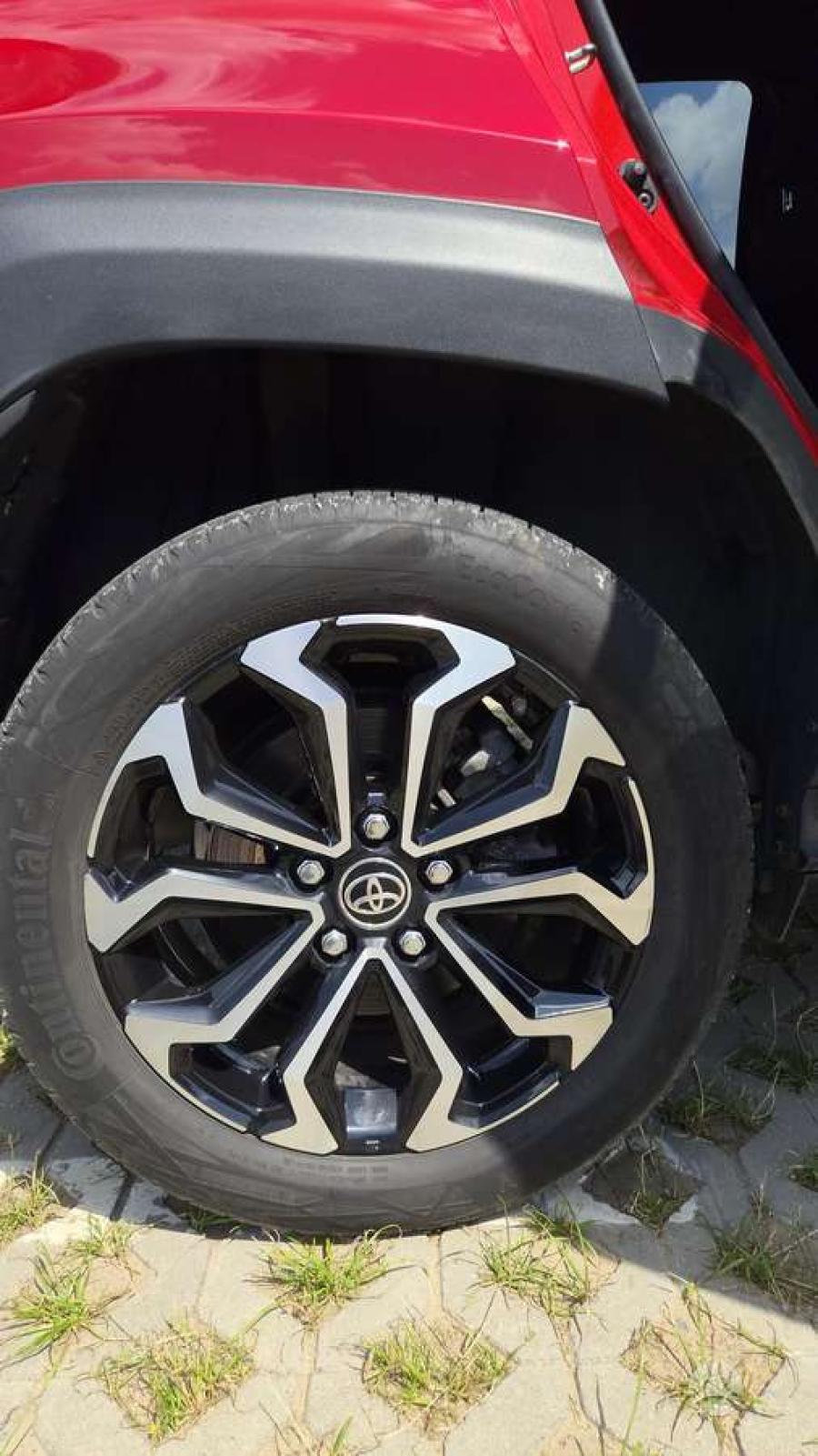 Sarkans Toyota Yaris Cross 2022 Viļņa, ar dzinēja tilpumu 1.49 L un nobraukumu 60 tūkst. km par 20000 €, foto 24 vietnē AUTOMOTO.COM.LV