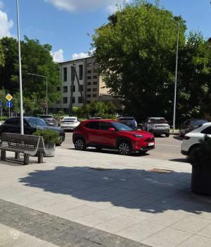 Sarkans Toyota Yaris Cross 2022 Viļņa, ar dzinēja tilpumu 1.49 L un nobraukumu 60 tūkst. km par 20000 €, foto 26 vietnē AUTOMOTO.COM.LV