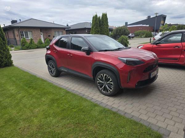 Sarkans Toyota Yaris Cross 2022 Kauņa, ar dzinēja tilpumu 1.49 L un nobraukumu 33 tūkst. km par 25000 €, foto 4 vietnē AUTOMOTO.COM.LV