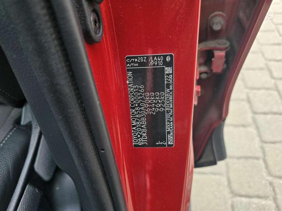 Red Toyota Yaris Cross 2022 in Kaunas, with an engine capacity of 1.49 L and mileage of 33 thousand km for 25000 €, photo 9 on AUTOMOTO.COM.LV