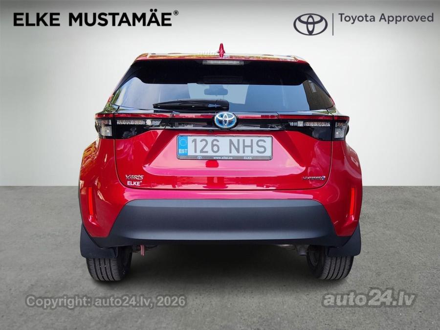 Red Toyota Yaris Cross 2022 in Tallinn, with an engine capacity of 1.49 L and mileage of 30 thousand km for 21995 €, photo 5 on AUTOMOTO.COM.LV