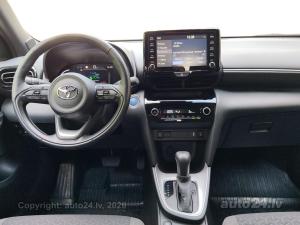 Red Toyota Yaris Cross 2022 in Tallinn, with an engine capacity of 1.49 L and mileage of 30 thousand km for 21995 €, photo 9 on AUTOMOTO.COM.LV