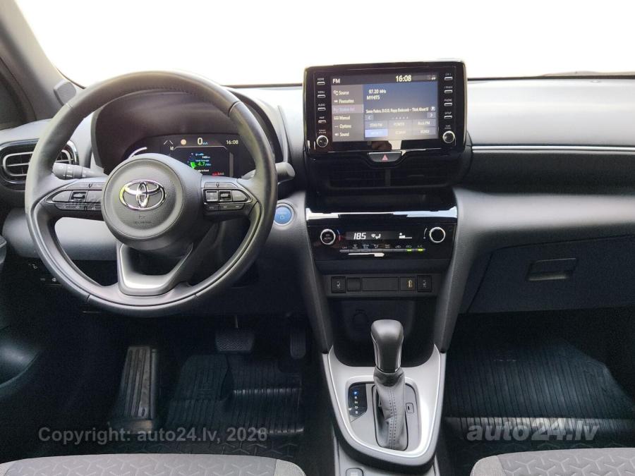 Red Toyota Yaris Cross 2022 in Tallinn, with an engine capacity of 1.49 L and mileage of 30 thousand km for 21995 €, photo 9 on AUTOMOTO.COM.LV
