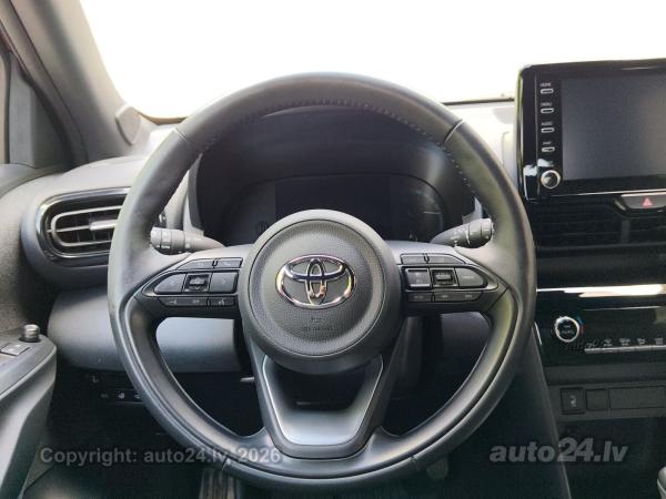 Красный Тойота Yaris Cross 2022 в Таллин, объемом двигателя 1.49 л и пробегом 30 тыс. км за 21995 €, фото 9 на AUTOMOTO.COM.LV