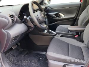 Red Toyota Yaris Cross 2022 in Tallinn, with an engine capacity of 1.49 L and mileage of 30 thousand km for 21995 €, photo 12 on AUTOMOTO.COM.LV