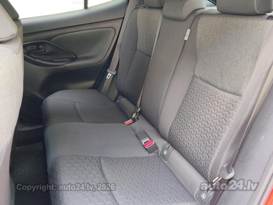 Red Toyota Yaris Cross 2022 in Tallinn, with an engine capacity of 1.49 L and mileage of 30 thousand km for 21995 €, photo 20 on AUTOMOTO.COM.LV