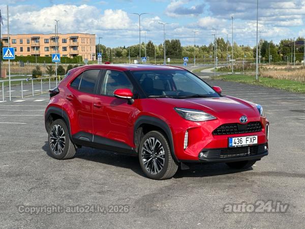 Красный Тойота Yaris Cross 2024 в Таллин, объемом двигателя 1.50 л и пробегом 25 тыс. км за 24690 €, фото 1 на AUTOMOTO.COM.LV