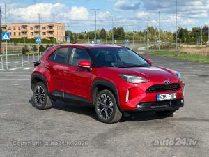 Красный Тойота Yaris Cross 2024 в Таллин, объемом двигателя 1.50 л и пробегом 25 тыс. км за 24690 €, фото 1 на AUTOMOTO.COM.LV