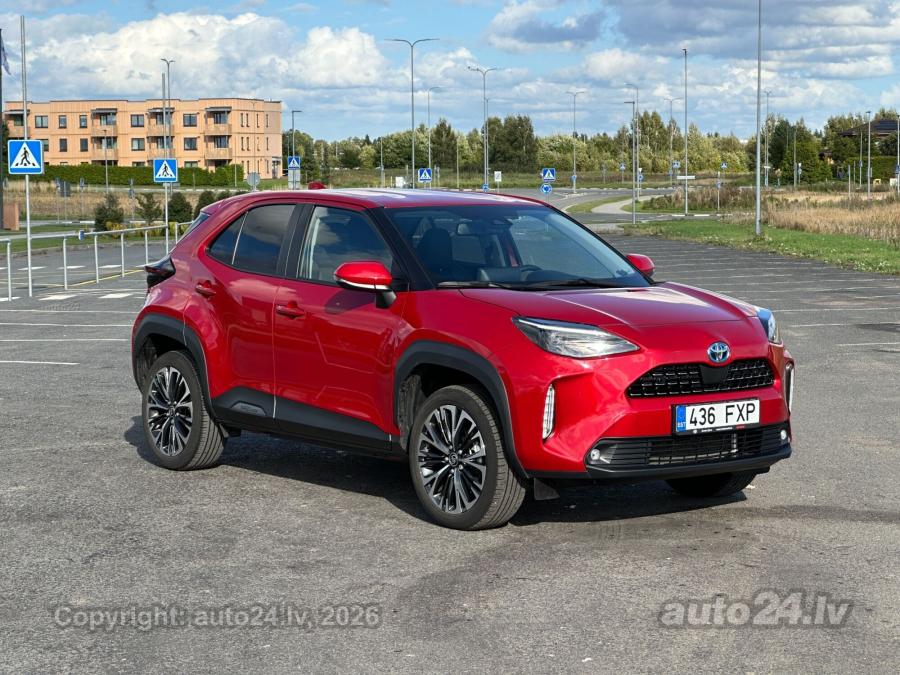 Красный Тойота Yaris Cross 2024 в Таллин, объемом двигателя 1.50 л и пробегом 25 тыс. км за 24690 €, фото 1 на AUTOMOTO.COM.LV