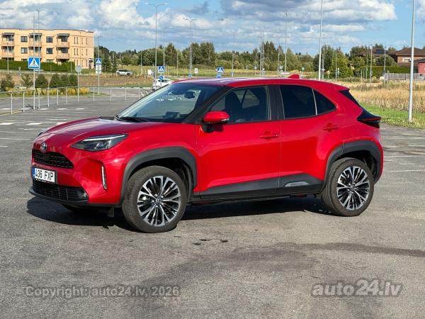 Красный Тойота Yaris Cross 2024 в Таллин, объемом двигателя 1.50 л и пробегом 25 тыс. км за 24690 €, фото 3 на AUTOMOTO.COM.LV