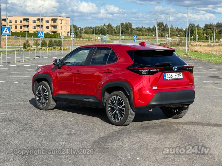 Красный Тойота Yaris Cross 2024 в Таллин, объемом двигателя 1.50 л и пробегом 25 тыс. км за 24690 €, фото 4 на AUTOMOTO.COM.LV