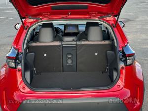 Красный Тойота Yaris Cross 2024 в Таллин, объемом двигателя 1.50 л и пробегом 25 тыс. км за 24690 €, фото 7 на AUTOMOTO.COM.LV