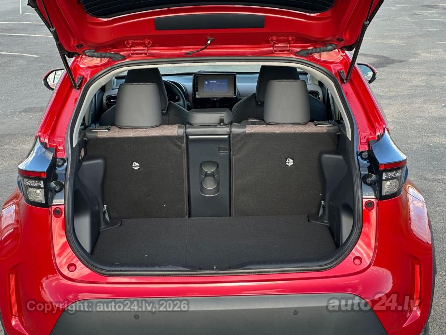 Красный Тойота Yaris Cross 2024 в Таллин, объемом двигателя 1.50 л и пробегом 25 тыс. км за 24690 €, фото 7 на AUTOMOTO.COM.LV