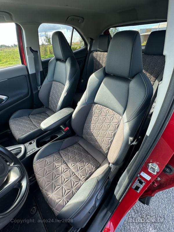 Красный Тойота Yaris Cross 2024 в Таллин, объемом двигателя 1.50 л и пробегом 25 тыс. км за 24690 €, фото 10 на AUTOMOTO.COM.LV