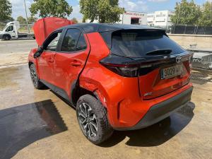 Red Toyota Yaris Cross 2023 in Vilnius, with an engine capacity of 1.50 L and mileage of 72 thousand km for 8300 €, photo 8 on AUTOMOTO.COM.LV