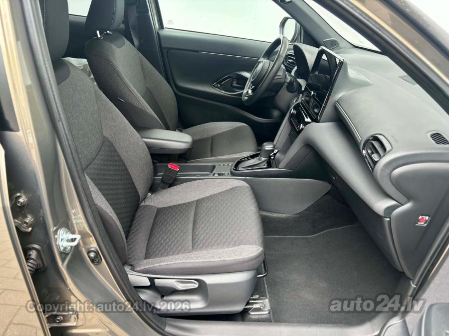 Тойота Yaris Cross 2024 в Таллин, объемом двигателя 1.49 л и пробегом 40 тыс. км за 24495 €, фото 7 на AUTOMOTO.COM.LV