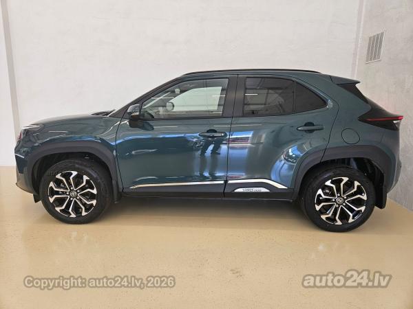 Тойота Yaris Cross 2025 в Раквере, объемом двигателя 1.49 л и пробегом 10 тыс. км за 26990 €, фото 3 на AUTOMOTO.COM.LV
