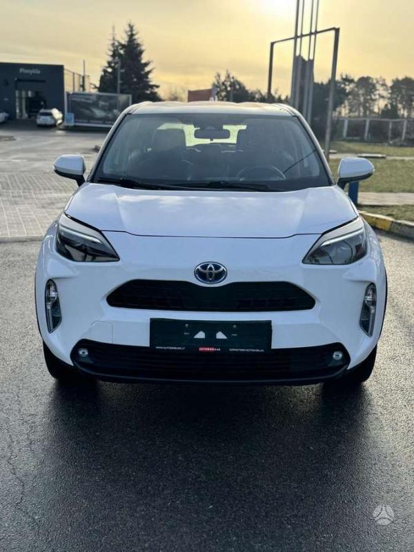 Balts Toyota Yaris Cross 2021 Viļņa, ar dzinēja tilpumu 1.49 L un nobraukumu 161 tūkst. km par 16950 €, foto 2 vietnē AUTOMOTO.COM.LV
