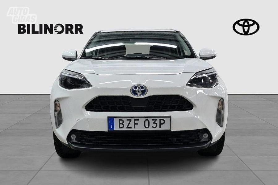 White Toyota Yaris Cross 2021 in Kaunas, with an engine capacity of 0.00 L and mileage of 41 thousand km for 28324 €, photo 5 on AUTOMOTO.COM.LV